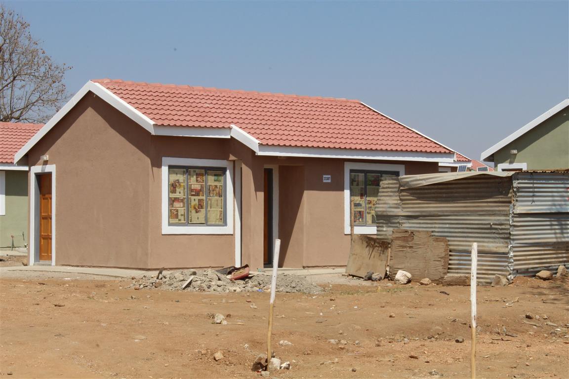 Almost 1 700 Disteneng residents settle into fully-fledged residential ...