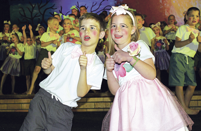 Suidskool revue vier seisoene in kind se lewe | Review