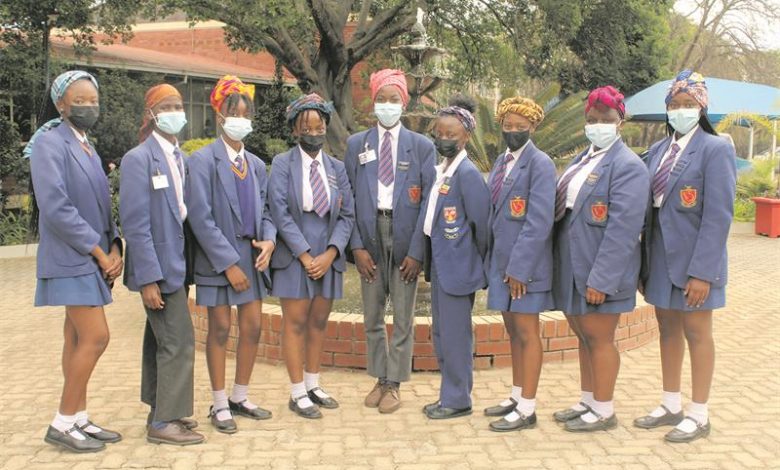 Learners celebrate doek day to collect sanitary towels