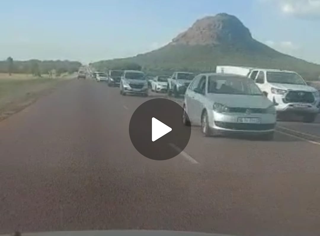 [WATCH] Motorists driving into oncoming traffic on the N1 | Review