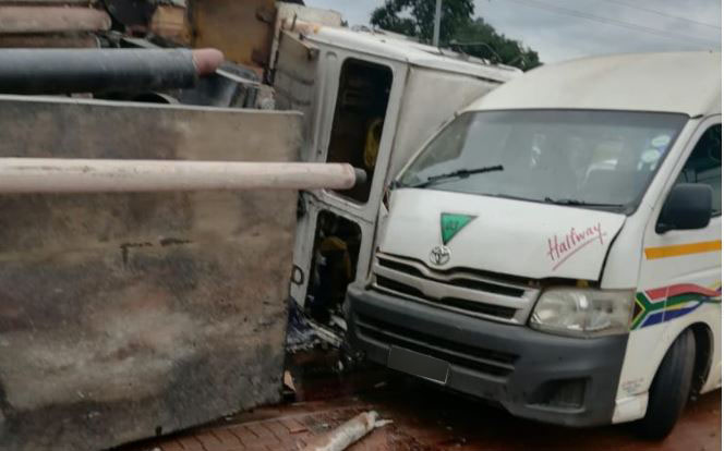 Brake failure leads to truck and taxi collision in Thohoyandou | Review