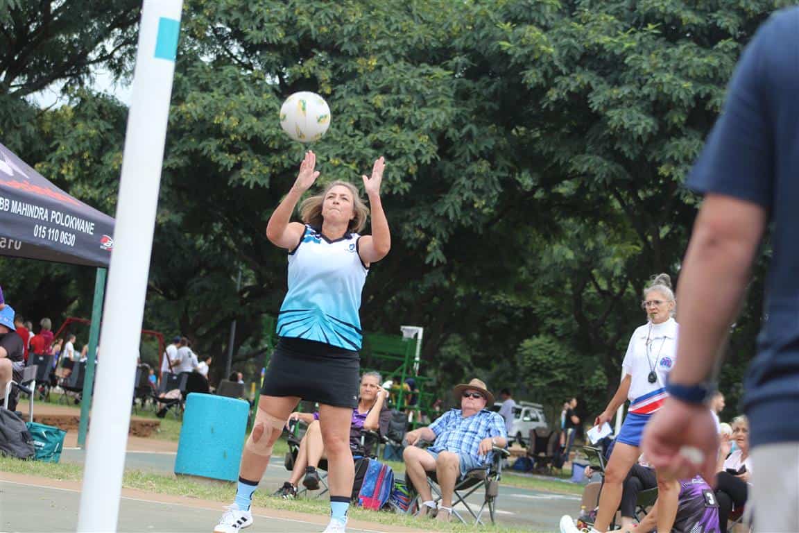 FOTO’S: Ringbal begin met ligawedstryde | Review