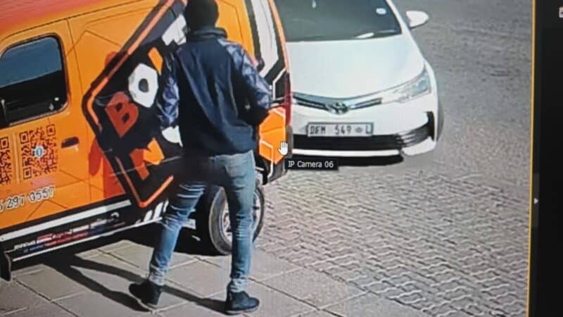 Armed robbery caught on CCTV in Industria St | Review