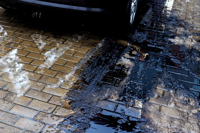 Early warning signs that you have an oil leak | North Coast Courier