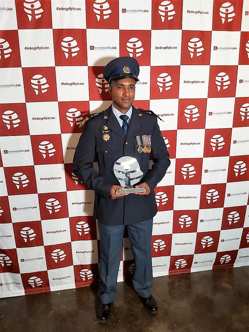 Umhlali K9 top cop Clinton wins Integrity Icon award | North Coast Courier