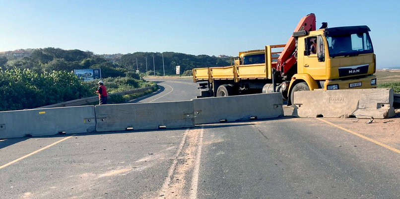 Chancers cross damaged Tongaat M4 bridge | North Coast Courier