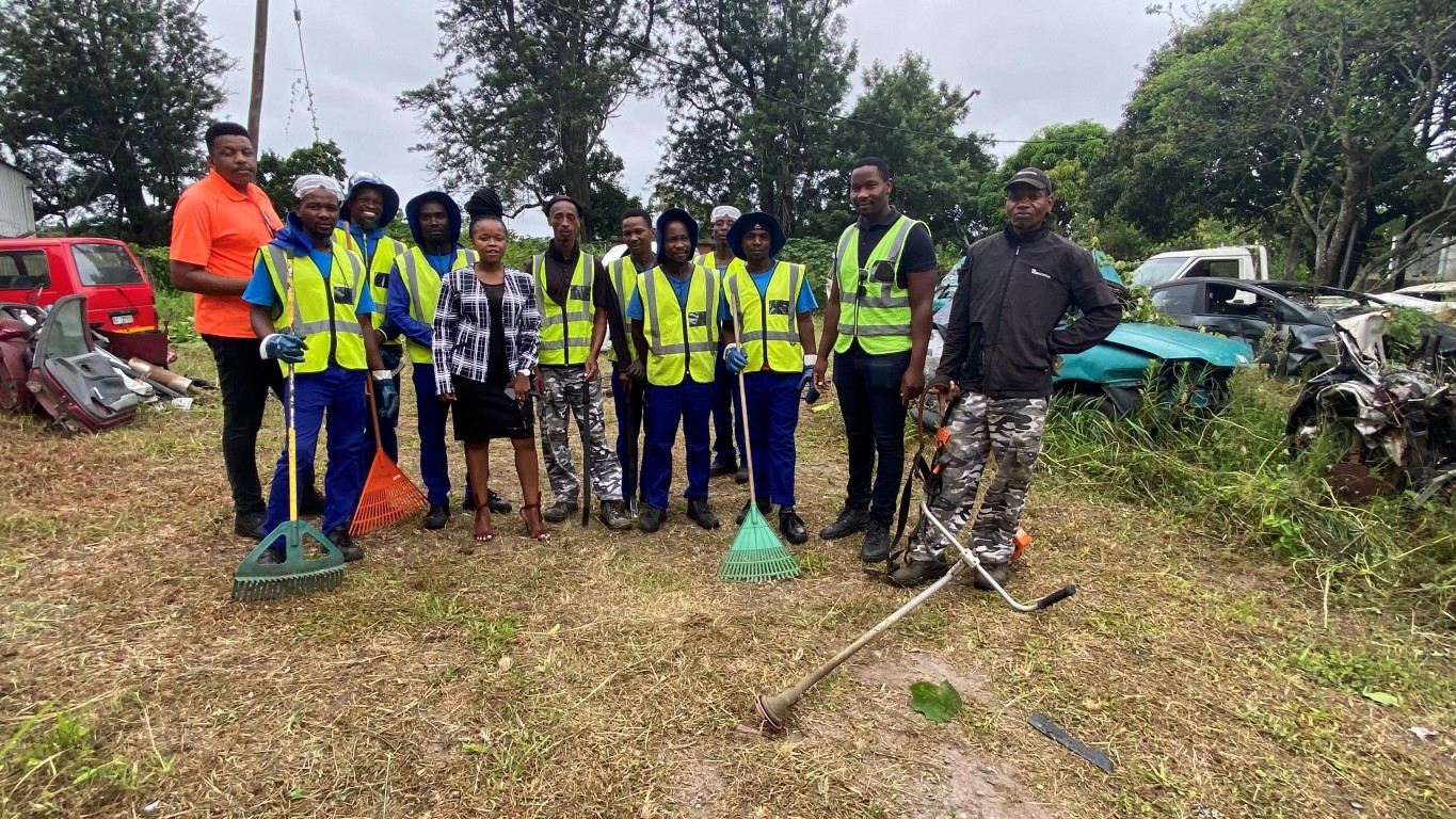 Cleaning crew tackle Umhlali police station | North Coast Courier