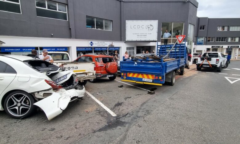 Truck crashes into four vehicles at Ballito Village | North Coast Courier