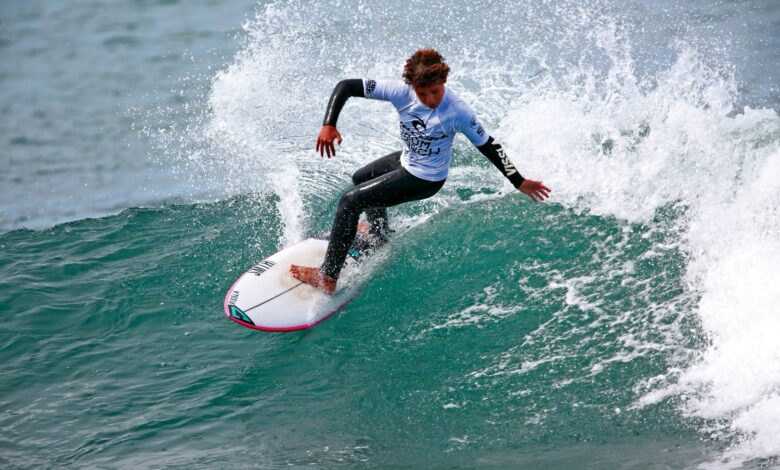 Marcello Zedde shreds waves for victory in U12 boys division at Rip ...
