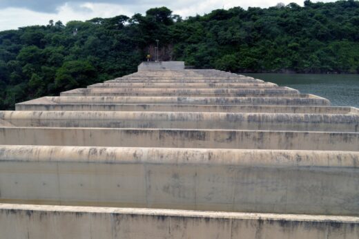 World’s tallest piano key weir system installed at Hazelmere Dam ...
