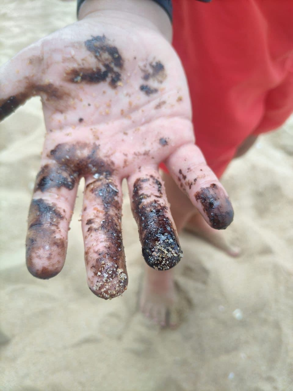 Three KwaDukuza beaches closed to bathers after oil spill | North Coast ...