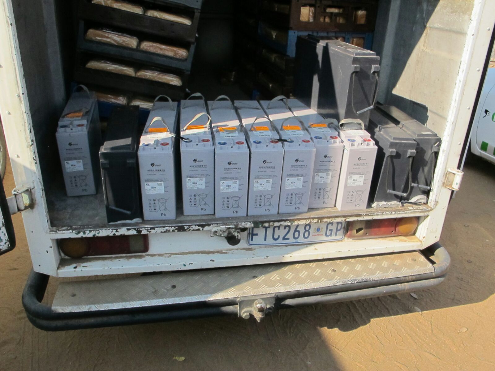 Police arrest man transporting stolen batteries | Rekord