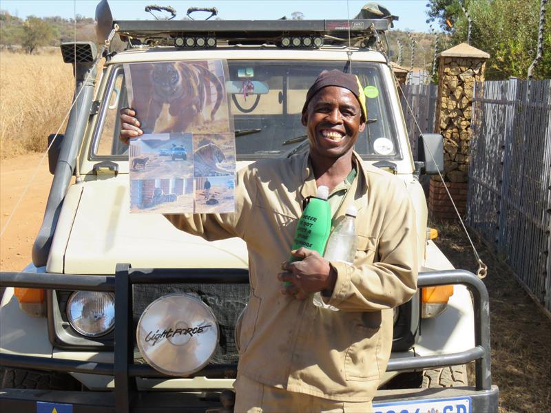 Pta man fights off tiger with bicycle | Rekord