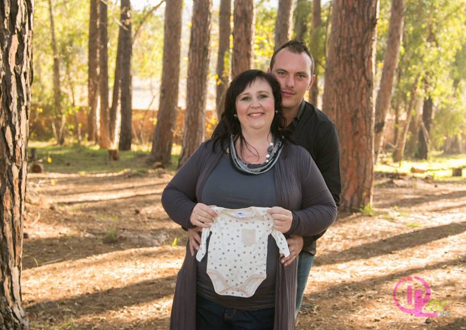 Mamma en baba saam ter ruste gelê | Rekord