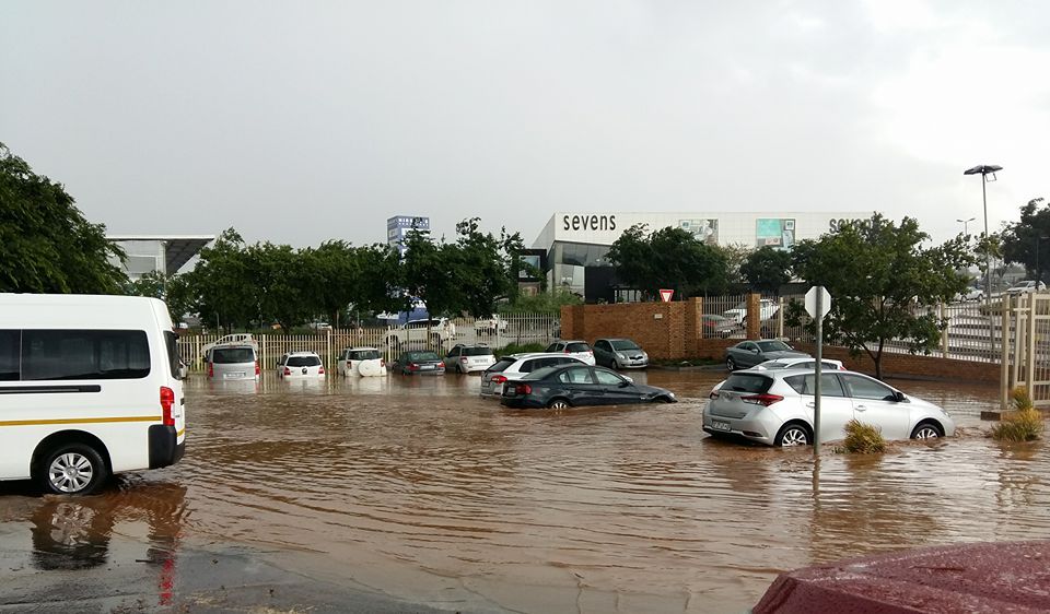 NEWSFLASH: Storm hits Pretoria east | Rekord