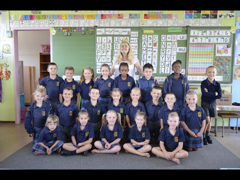 SKOOL: Graad 1’s stap skoolloopbaan kaalvoet tegemoet | Rekord