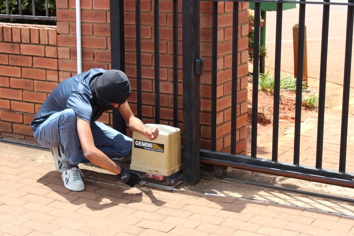 Gate motor theft rife in Moot - security company | Rekord