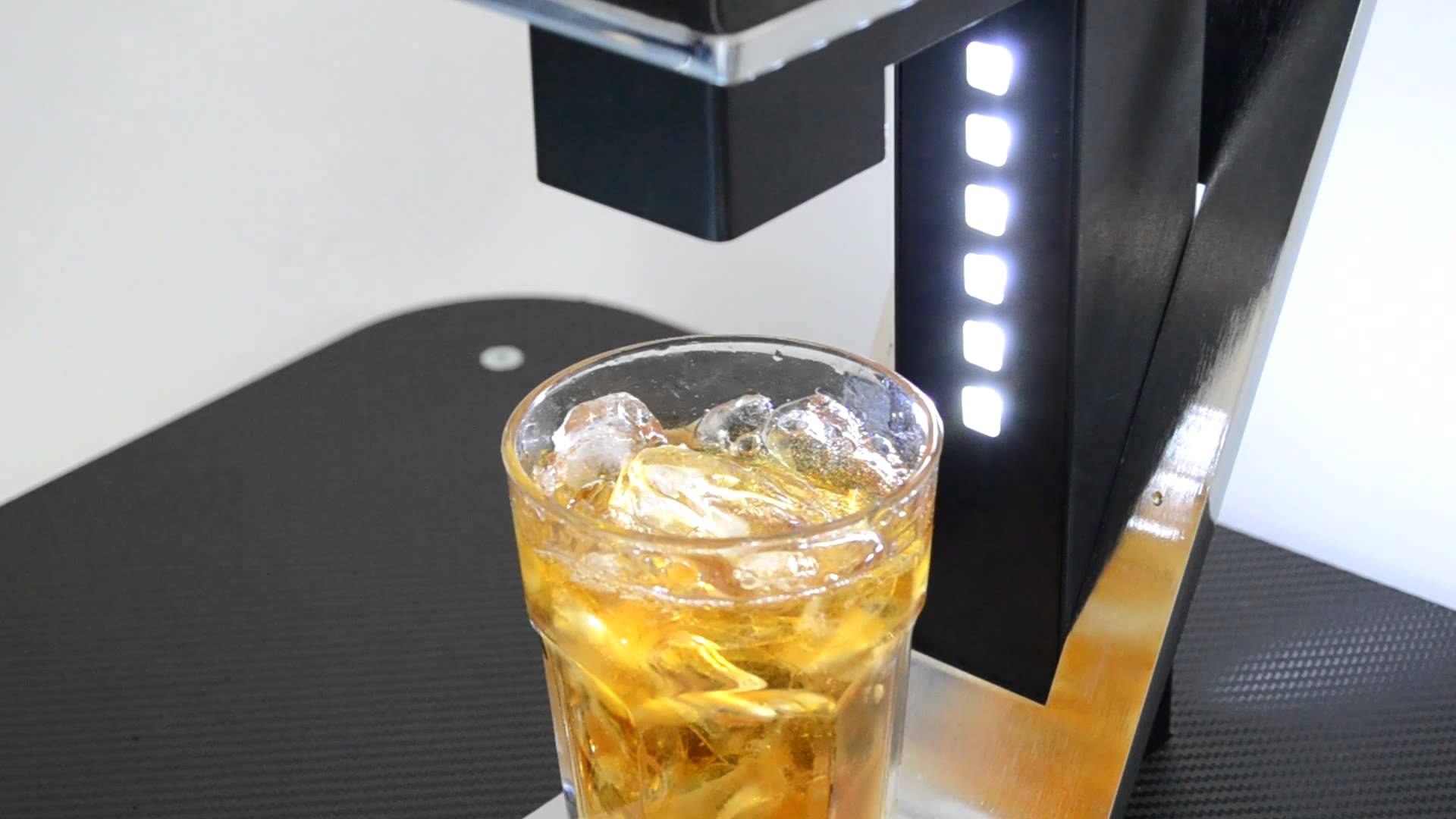 VIDEO OF THE DAY: Cocktail robot | Rekord