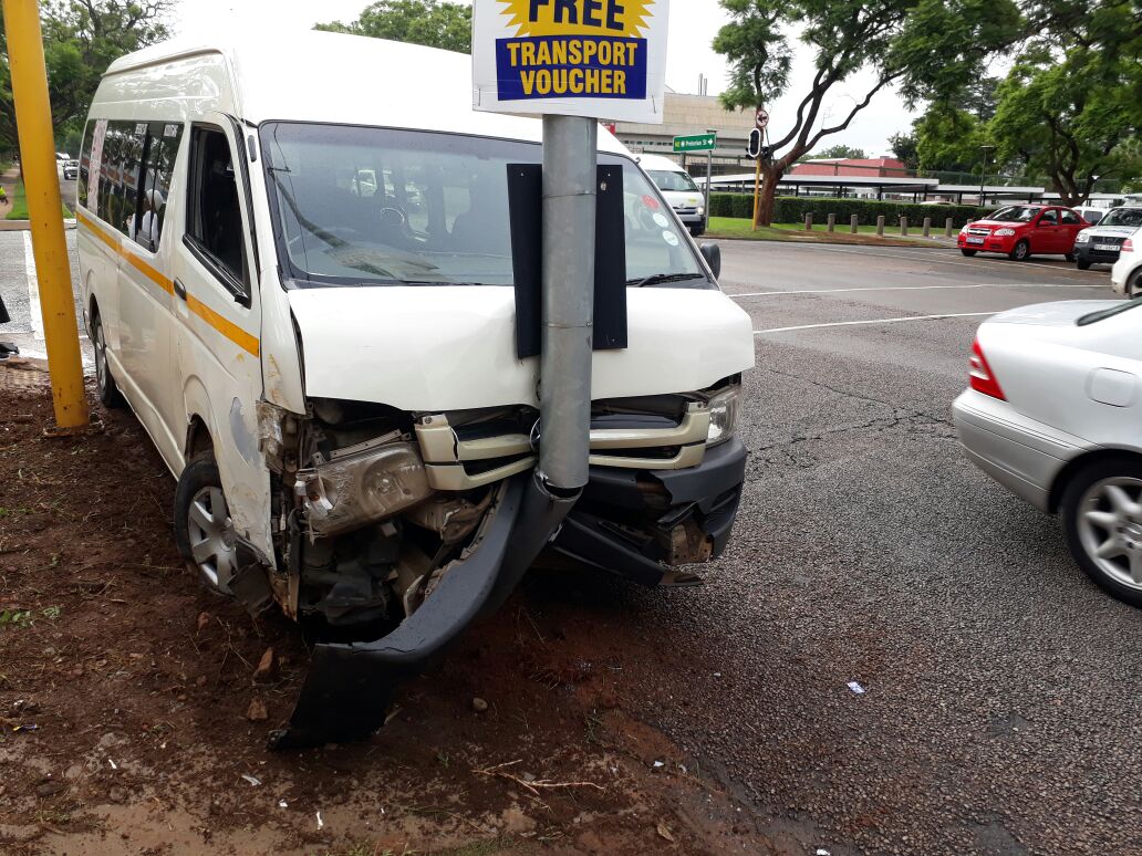 Taxi crash causes power outage | Rekord