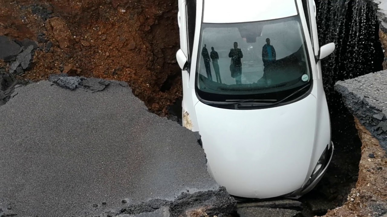 UPDATE: R55 road in Centurion indefinitely closed due to sinkhole | Rekord