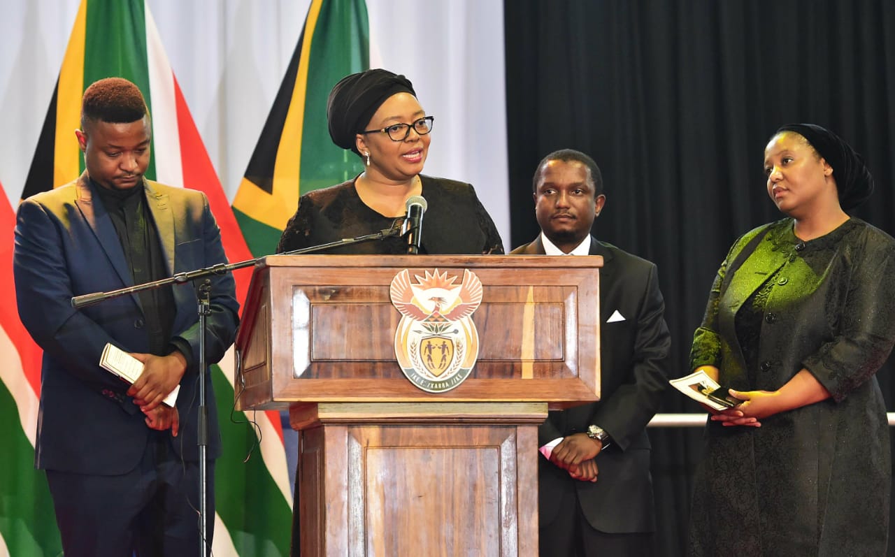 VIDEO: Environment minister described as ‘matriarch of the people’ | Rekord