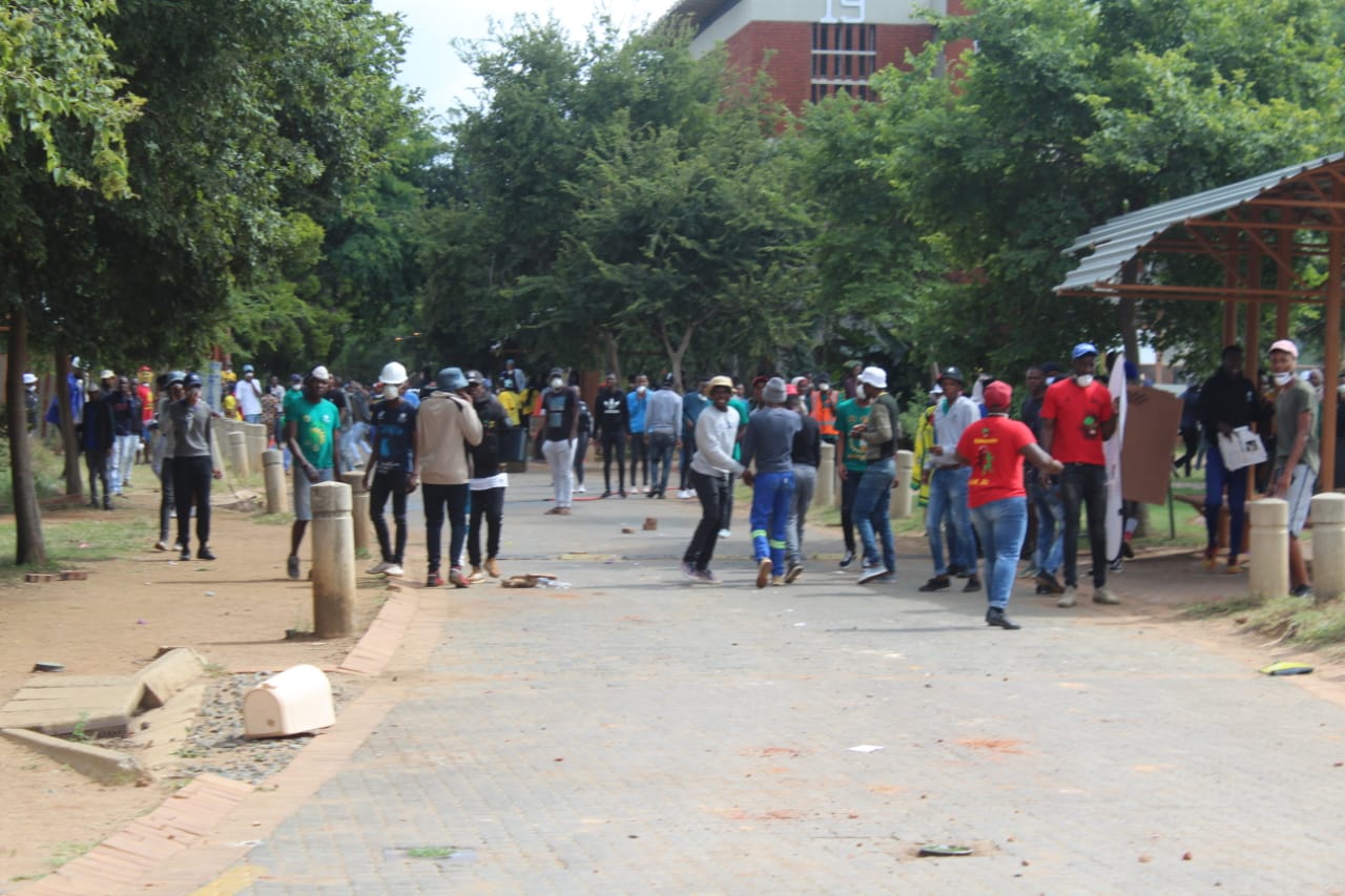 VIDEO: Rubber bullets, stones fly at Ga-Rankuwa TUT campus | Rekord