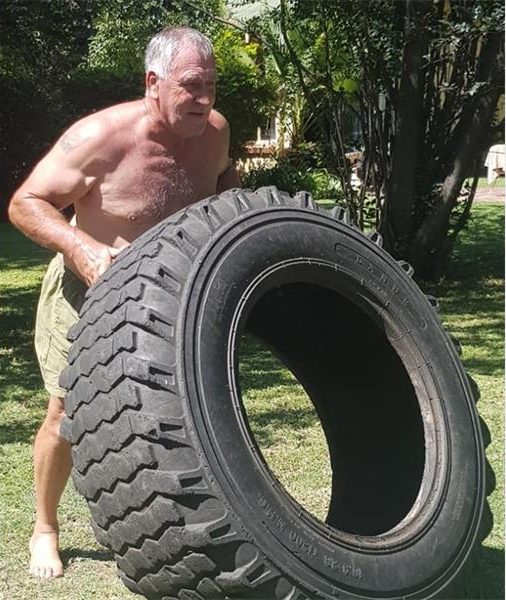 Tyre-flipper Batts sets a new Herculean world record for charity | Rekord