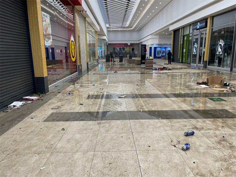 Cele visits Nkomo Village mall after being looted | Rekord