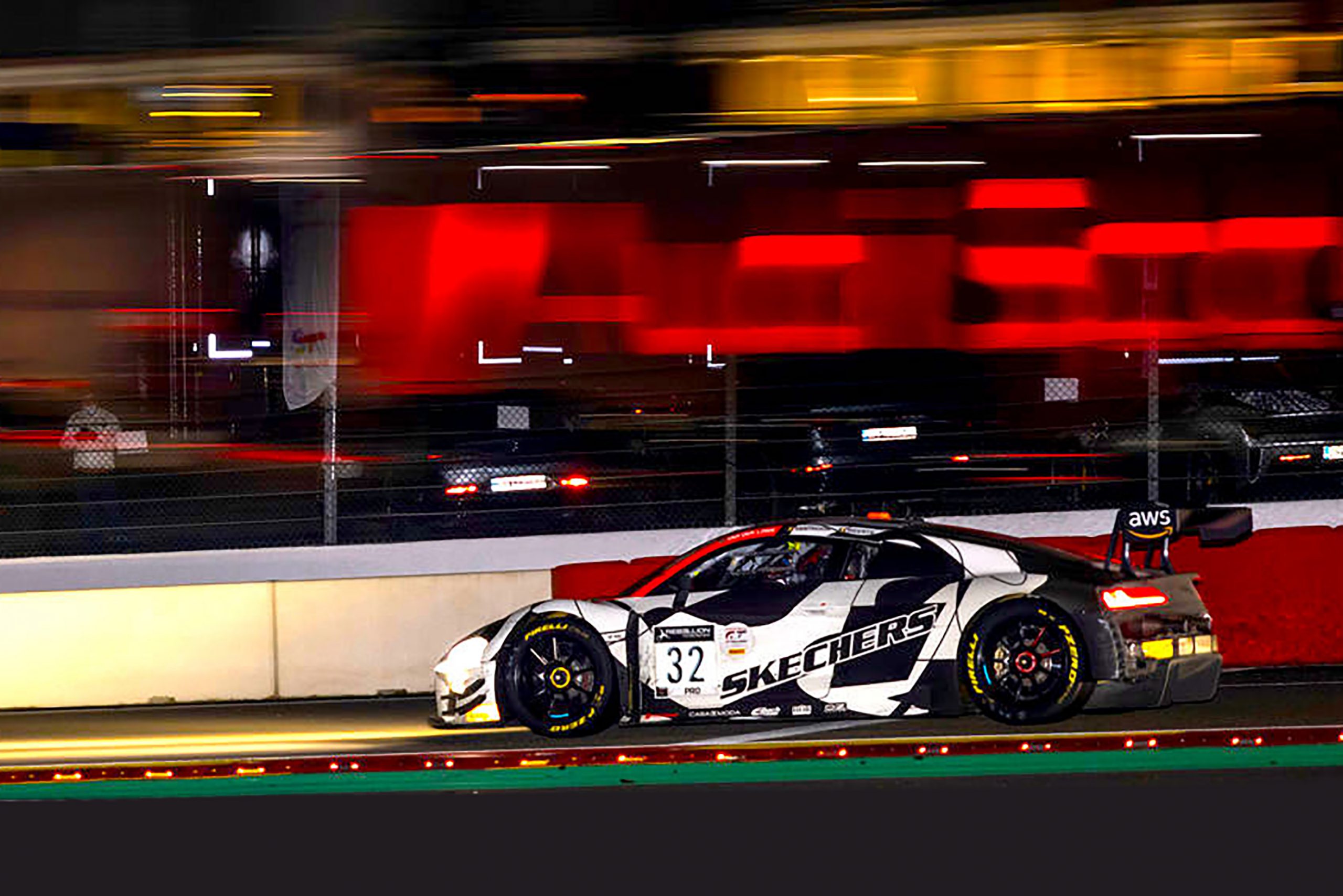 Van der Linde, Young on podium in dramatic racing weekend | Rekord