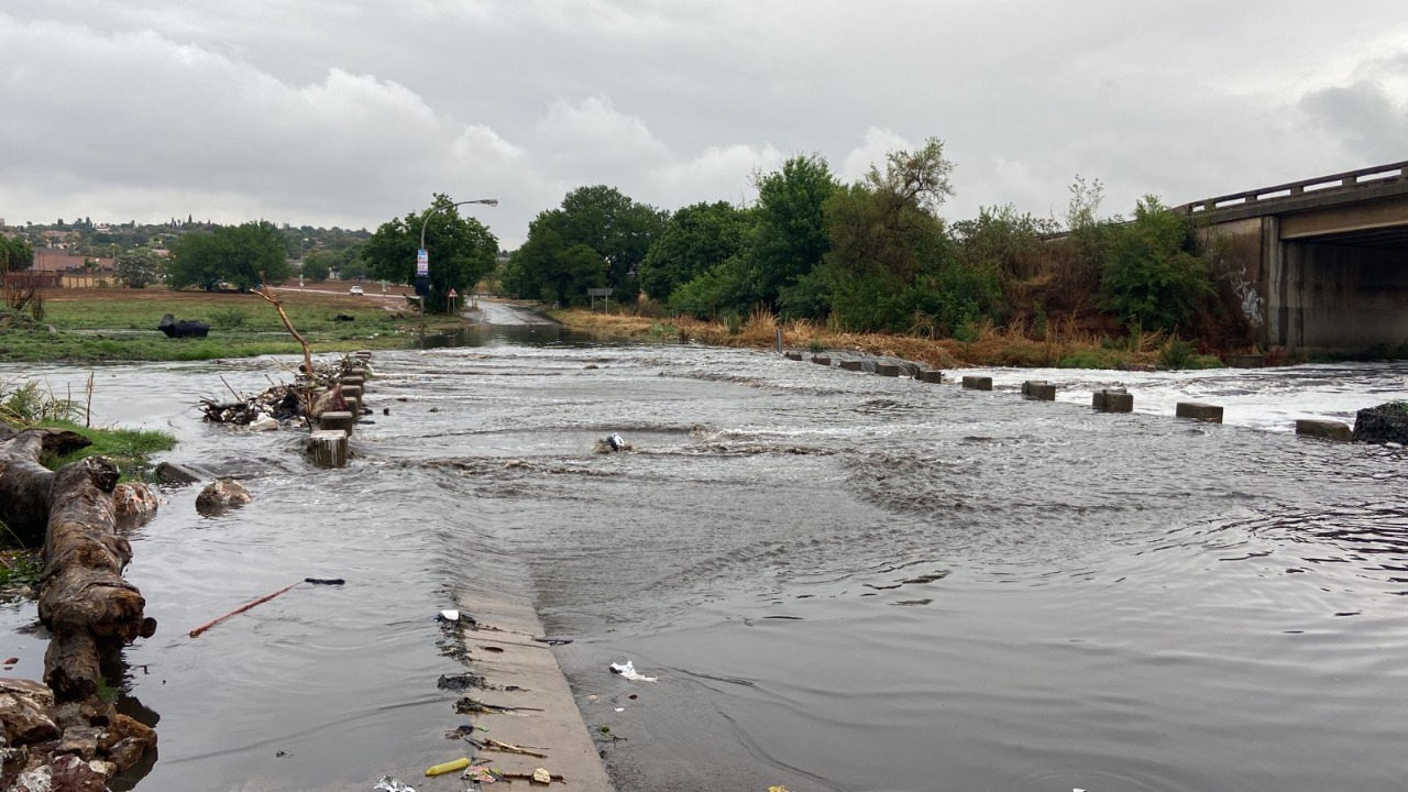 Some low water bridges in Centurion flooded | Rekord