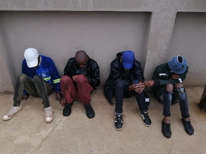 Flying squad officers arrest four | Rekord