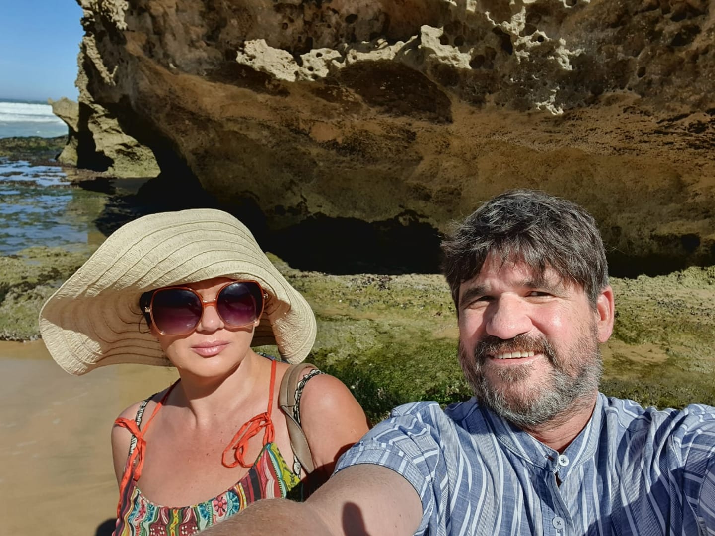 Writer and husband robbed outside a club in Centurion | Rekord