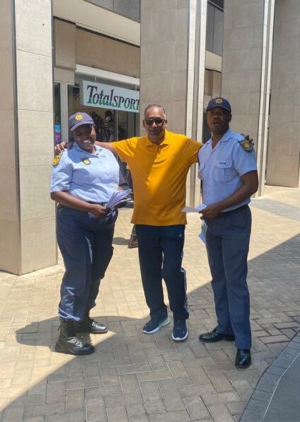 Central SAPS engage with shoppers | Rekord