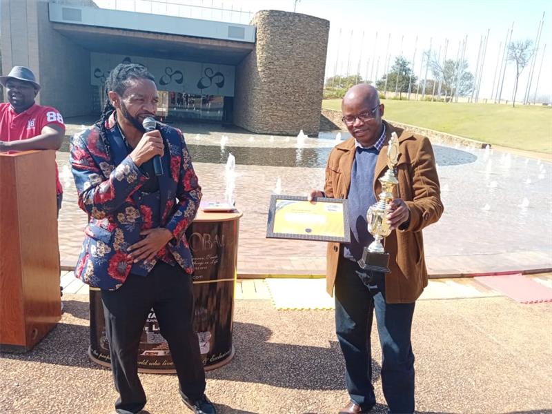 Kool 2B South African unveils matric trophies | Rekord