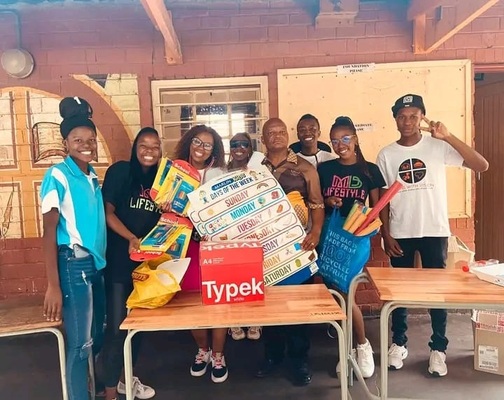 Teens celebrates birthday by donating stationery to school | Rekord