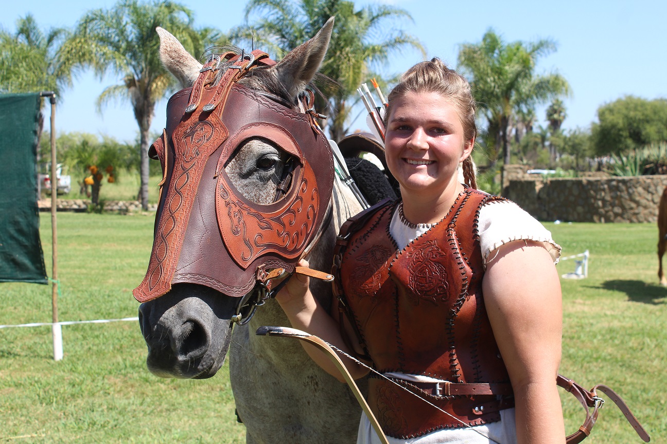 Barebow mounted archer’s demonstration show | Rekord
