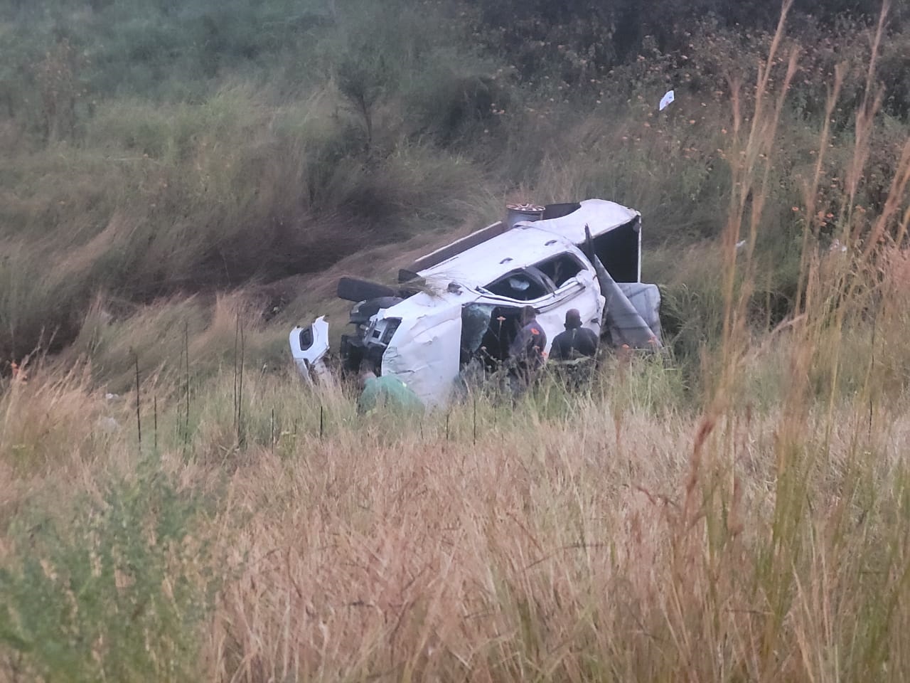 Man dies after vehicle rolls off the R80 highway near Daspoort | Rekord