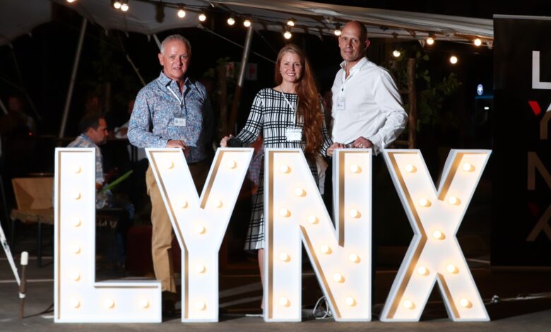 New shopping centre officially opens in Thatchfield | Rekord