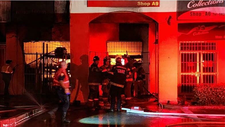 Store destroyed in late night building fire | Rekord