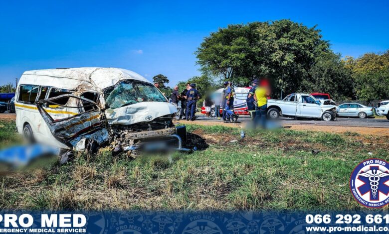 Three dead, five critically injured in R101 head collision | Rekord