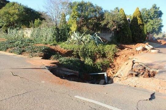 Pierre van Ryneveld sinkhole repaired - after almost 5 years | Rekord