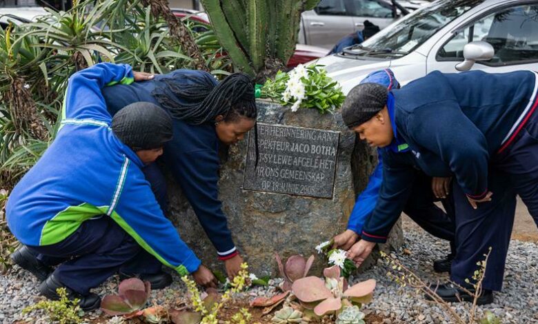 Kilnerpark residents remember fallen hero Jaco Botha | Rekord