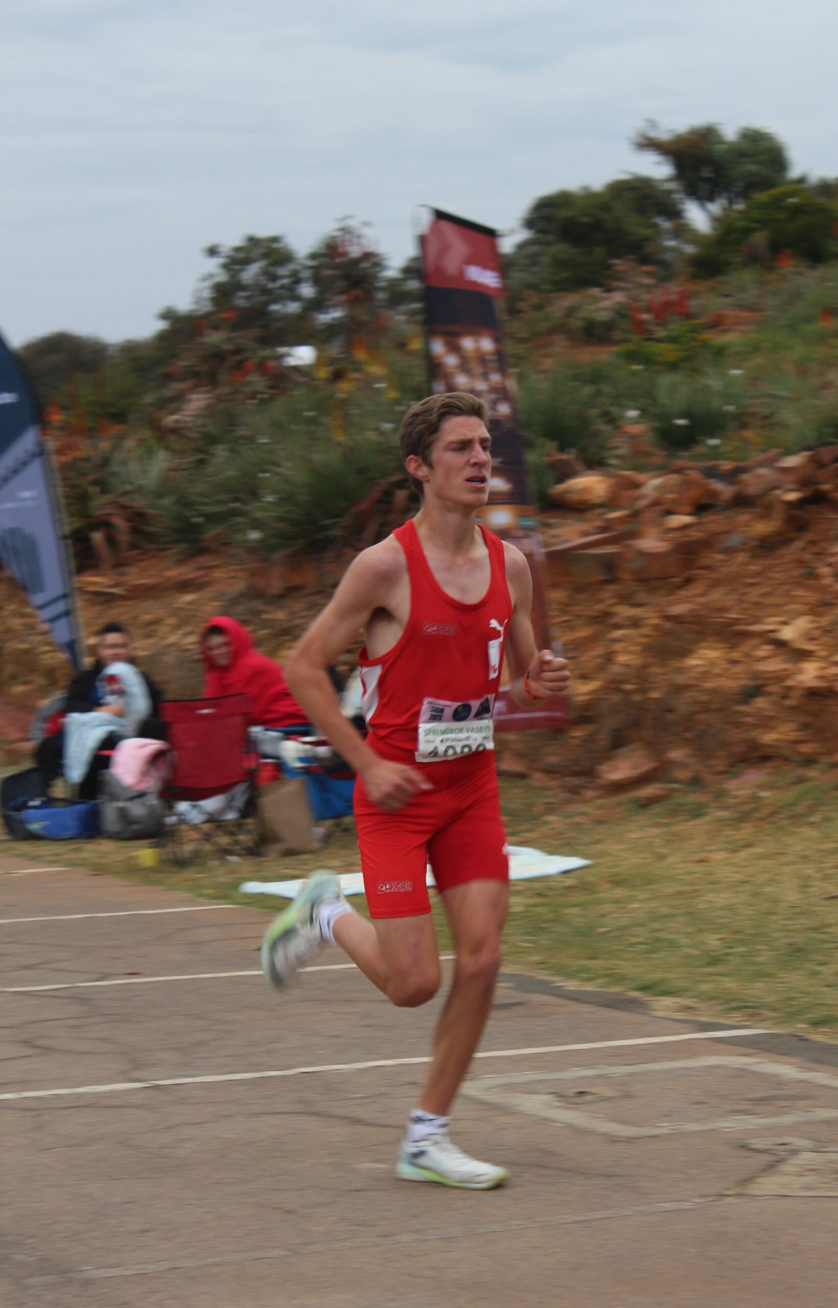 Honderde atlete durf taai Springbok Vasbyt wedloop by ...