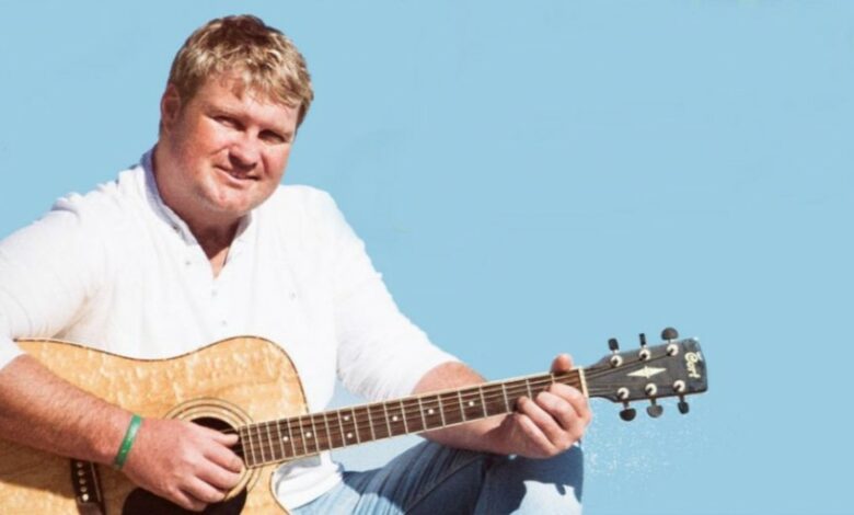 Armand Steenkamp steel mense se harte met “Blou Diamant” | Rekord