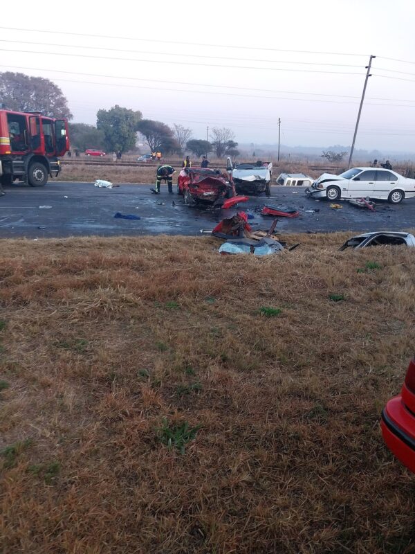 R101 accident near Rooiwal claims one, three critically injured | Rekord