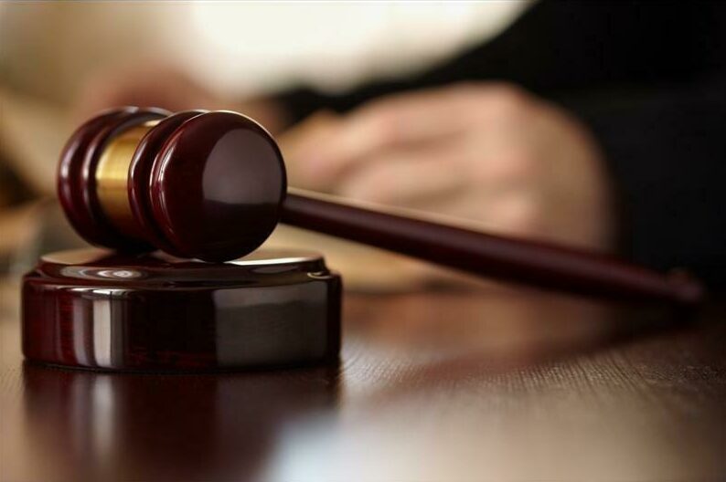 Three officers get four years for bribery | Rekord