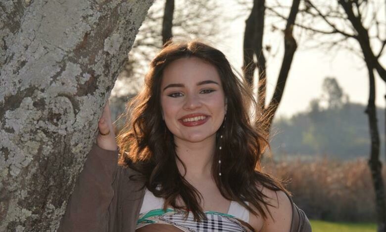 Centurion-sanger se gehoorgestremdheid hou haar nie terug nie | Rekord