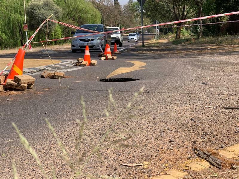 Motorists warned after apparent sinkhole forms in Die Wilgers area | Rekord