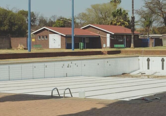 Swembad vir skole en nuwe park deel van Moot-inisiatiewe | Rekord