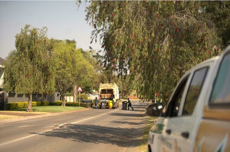 Vullisfiasko: Organisasie help met vullisverwydering in twee buurte ...